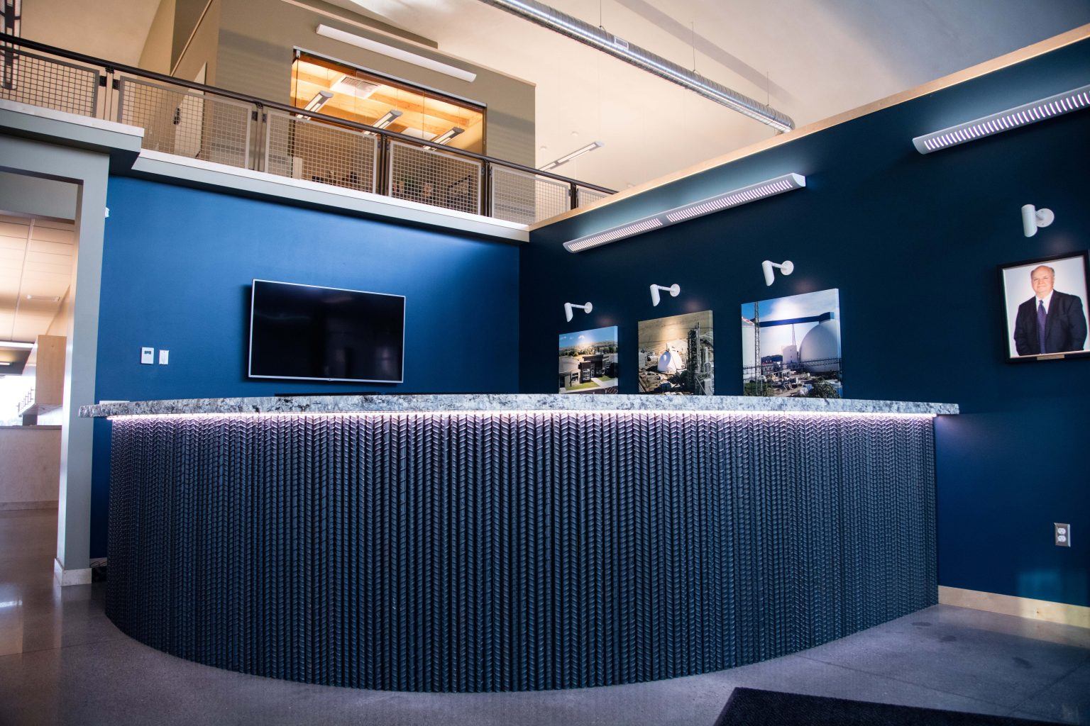 Dome Technology construye una oficina corporativa que muestra una ...